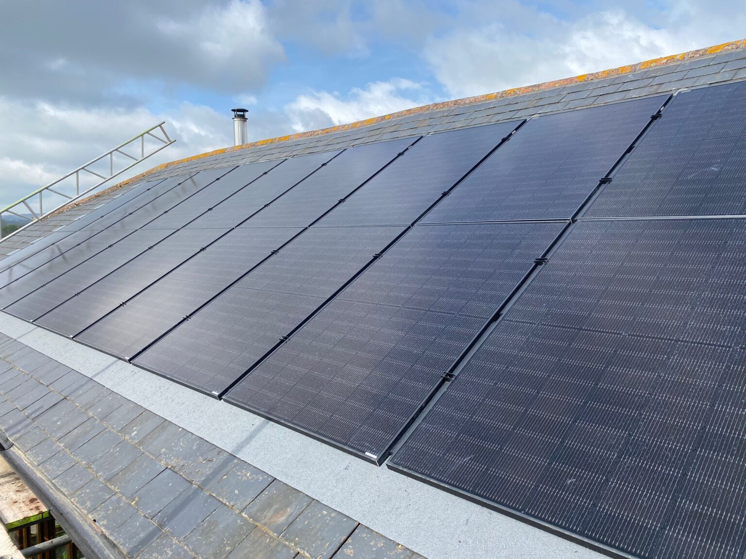 In-Roof vs. On-Roof Solar Panels: Which Is Right for You? - Solar Voltaics
